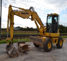 2010 Komatsu PW98MR-6 escavatore gommato